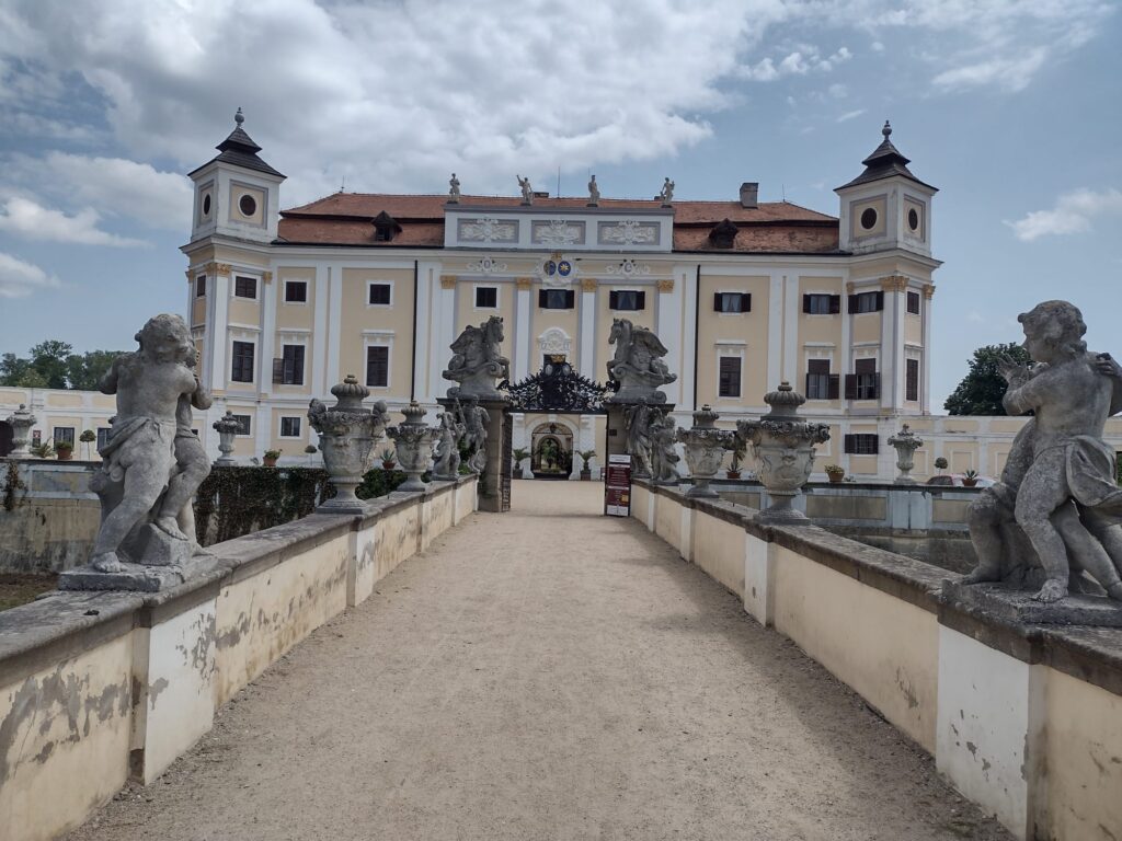 Tajemný zámek Milotice: Zaměstnanci potvrzují přítomnost ducha Černé ...